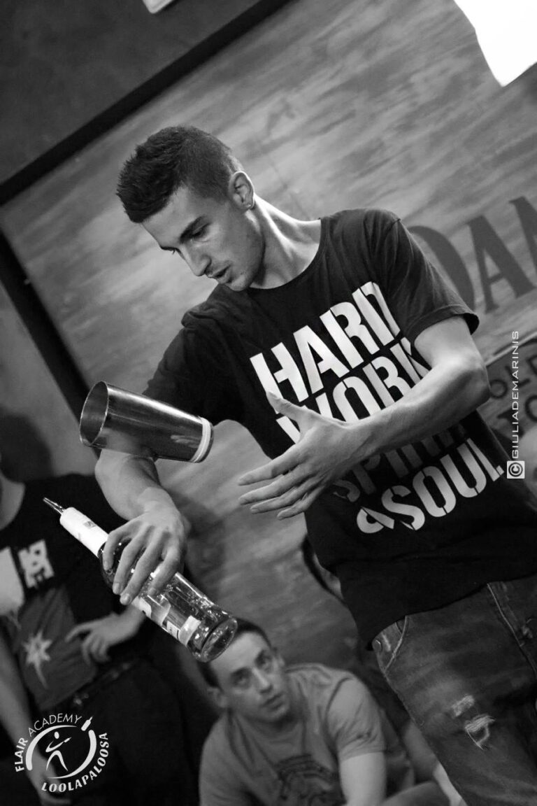 Flair Bartending Program – Magic Bartending School